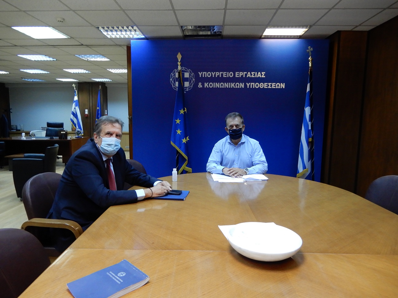 Συνάντηση Προέδρου ΕΣΕΕ κ. Γ. Καρανίκα με τον Υπουργό Εργασίας κ. Γ ...
